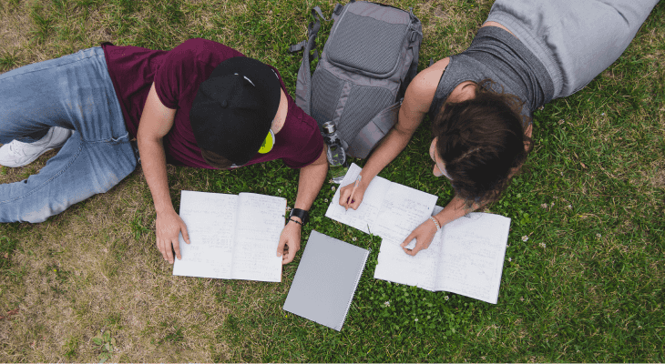 How to Survive a Boring Class in College (And Still Pass It!) How to Survive a Boring Class in College (And Still Pass It!)